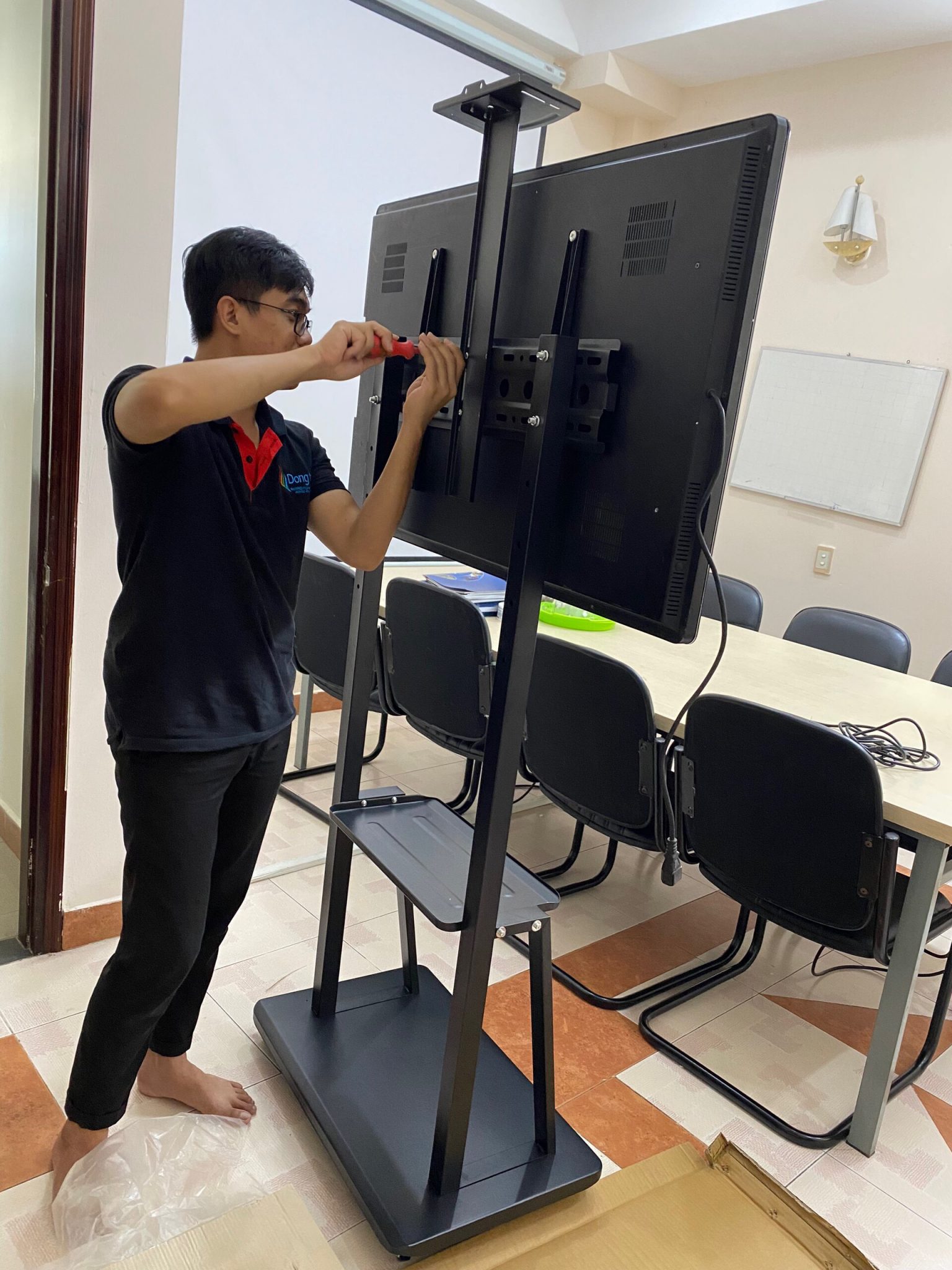 Giá Treo Tivi Di Động E2500 65 - 100 Inch - Giá Treo Tivi Có Bánh Xe Di ...